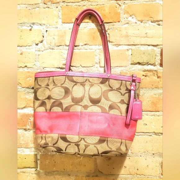 Coach | Bags | Classic Coach Pattern Shoulder Bag With Pink Accents ...